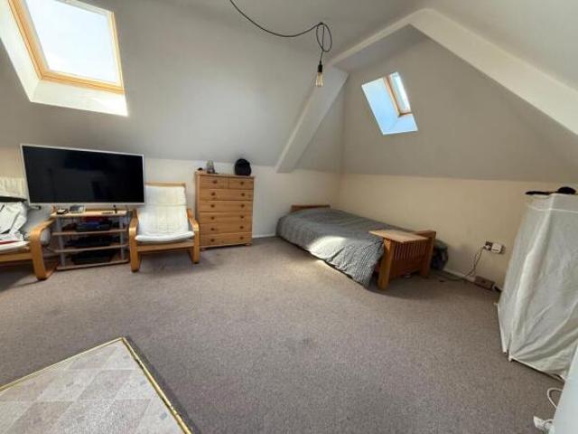 Studio flat for rent in Stoke Road, Guildford, GU1