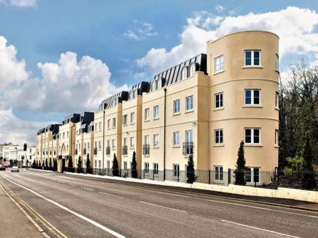 Studio flat for rent in Station House Old Warwick Road Leamington Spa Warwickshire CV31