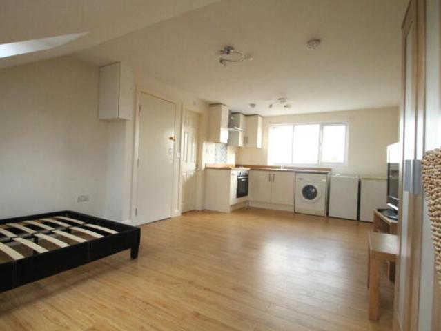 Studio flat for rent in Station Road, Swanley, BR8