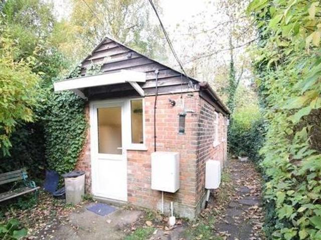 Studio flat for rent in Staplehurst Kent TN12