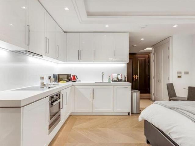 Studio flat for rent in Strand, London, WC2R