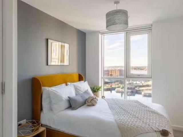 Studio flat for rent in Strand Street, L1