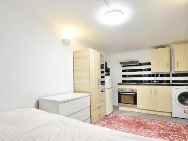 Studio Flat For Rent In Stratford