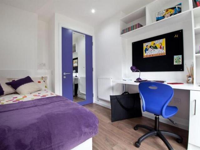 Studio flat for rent in Student Only | 51/44 Weeks | Edinburgh | EH7