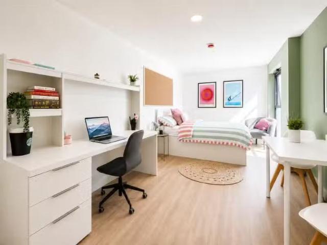 Studio flat for rent in STUDENT, Scholars View, Neal Drive, Ca.
