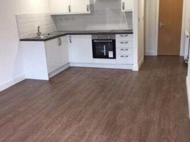 Studio flat for rent in Studio 9 13 15 Manor House, PE1