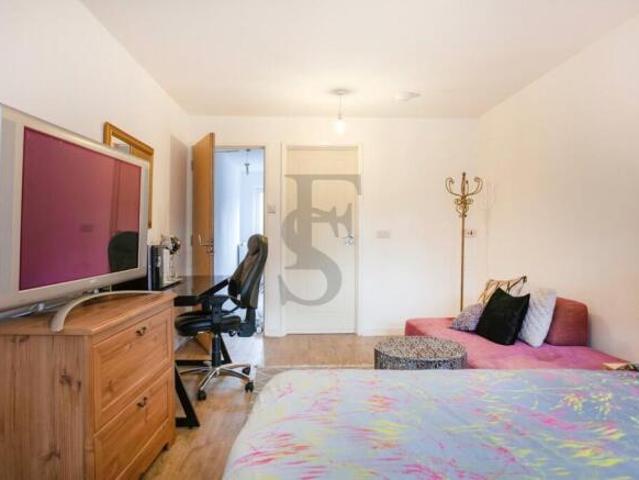 Studio flat for rent in Studio Apartment, Downing Drive, Leicester, LE5