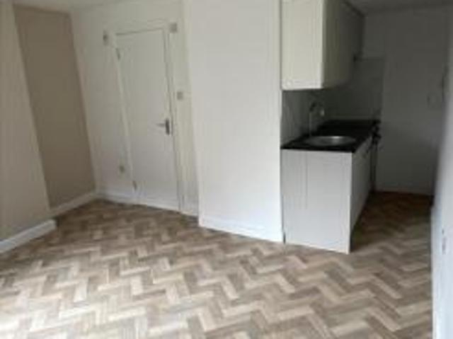 Studio flat for rent in Studio Apartment in Cheapside, Luton, LU1