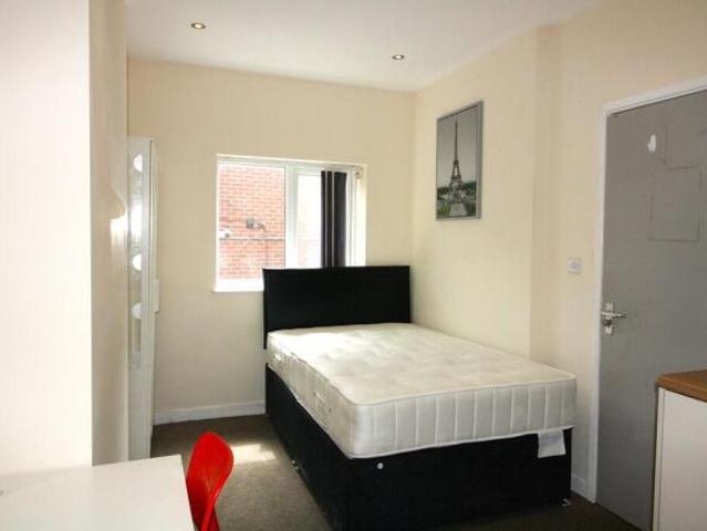 Studio flat for rent in Studio at 3 Fitzwilliam Street, Sheffield, S1 4JL, S1