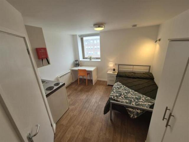 Studio flat for rent in *studios Only £695*, BH1
