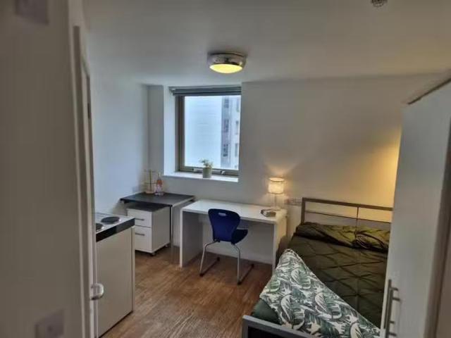 Studio flat for rent in Studios, Bills Included! BH1