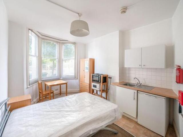 Studio flat for rent in Sumatra Road, West Hampstead, London, NW6