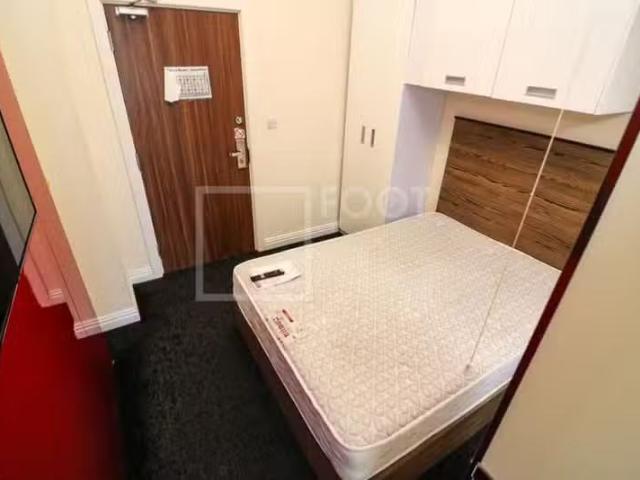Studio flat for rent in Sunbridge Halls, Sunbridge Road, BD1 2.