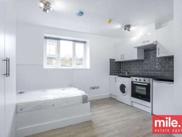 Studio flat for rent in Sunnyside Terrace, London, NW9