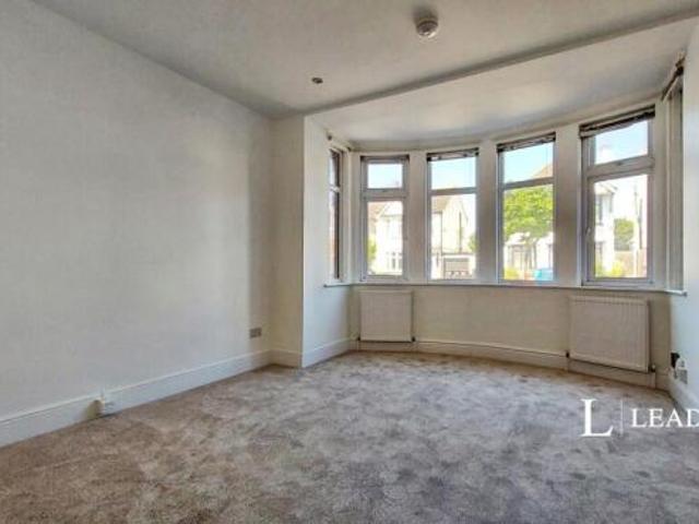 Studio flat for rent in Surbiton Avenue, Southend on Sea, Essex, SS1