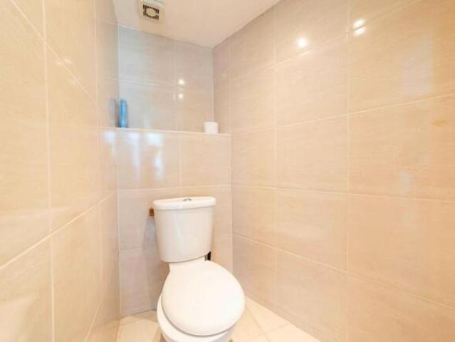 Studio flat for rent in Sutherland Avenue, London, W9