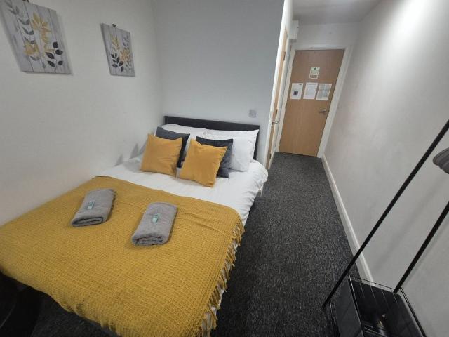 Studio Flat, Fox St, L3