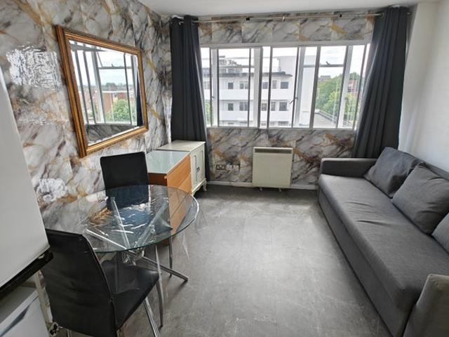 Studio Flat Furnished 5 minutes from Streatham Hil