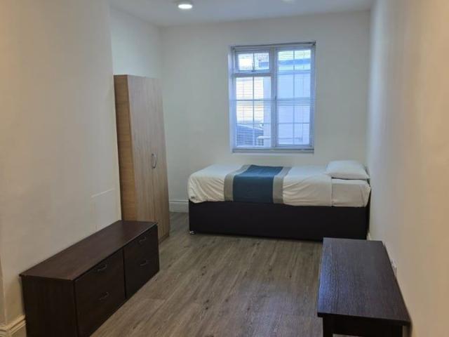 Studio Flat, Golders Gardens, NW11