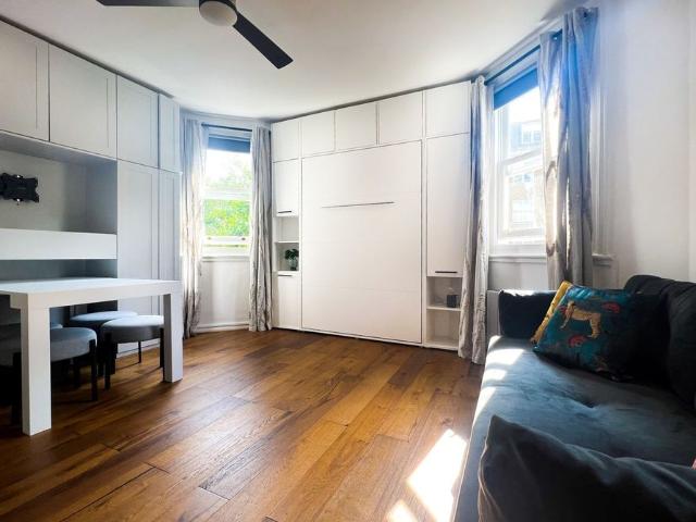 Studio Flat, Gloucester Gardens, W2
