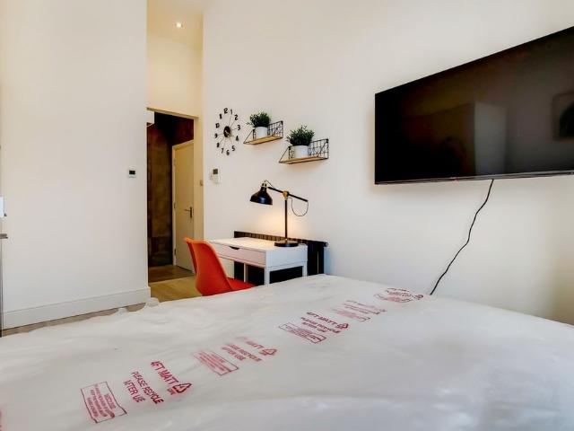 Studio Flat, Gloucester Place, NW1