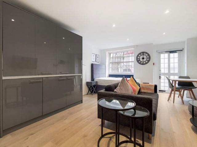 Studio Flat, Gloucester Place, NW1
