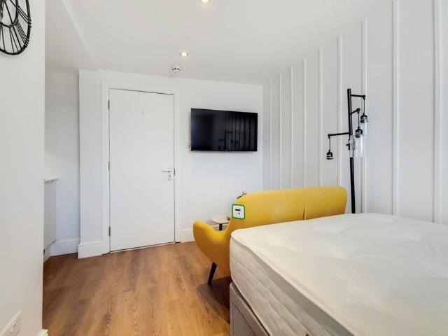 Studio Flat, Gloucester Place, NW1