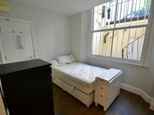 Studio Flat, Gloucester St, SW1V