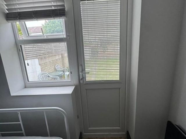 Studio Flat, Grayscroft Road, SW16