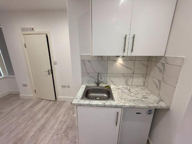 Studio Flat, Graham Road, HA3