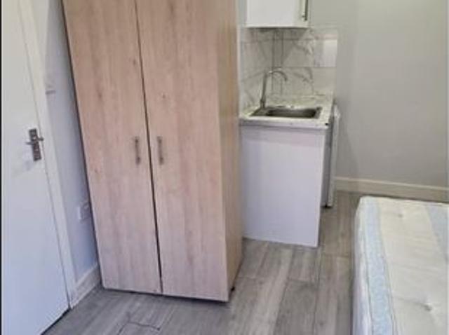 Studio Flat, Graham Road, HA3