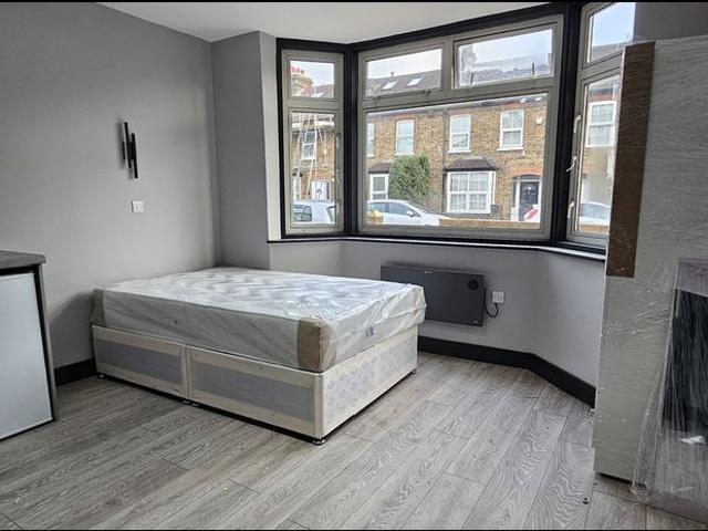 Studio Flat, Graham Road, HA3