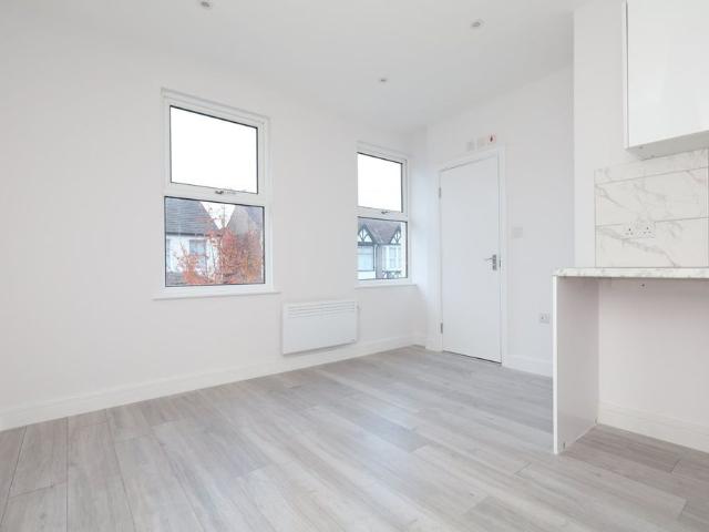 Studio Flat, Graham Rd, HA3
