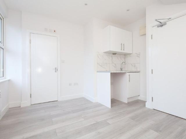 Studio Flat, Graham Rd, HA3