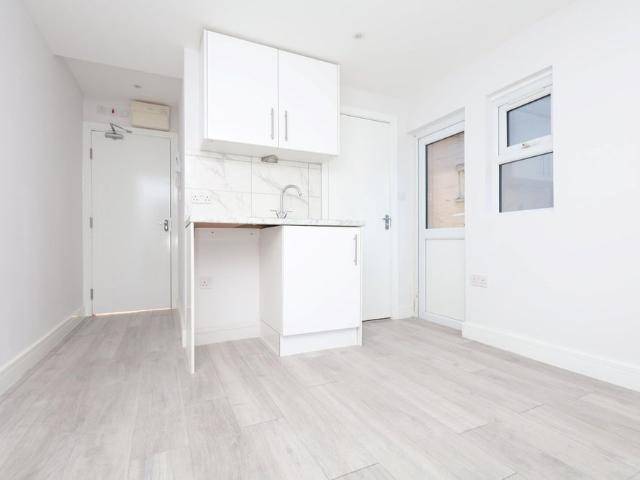 Studio Flat, Graham Rd, HA3