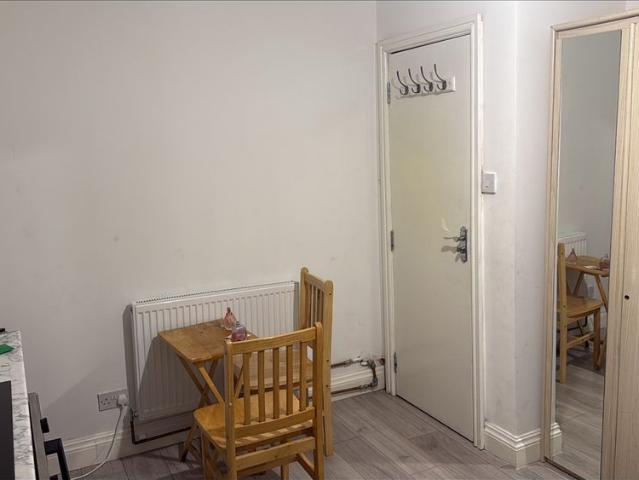 Studio Flat, Grainger Road, N22