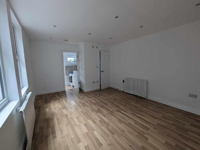 Studio Flat, Green Lanes, N13