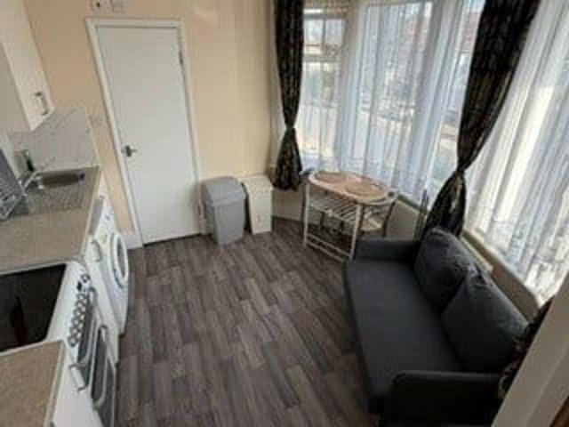 Studio Flat, Grenoble Gardens, N13