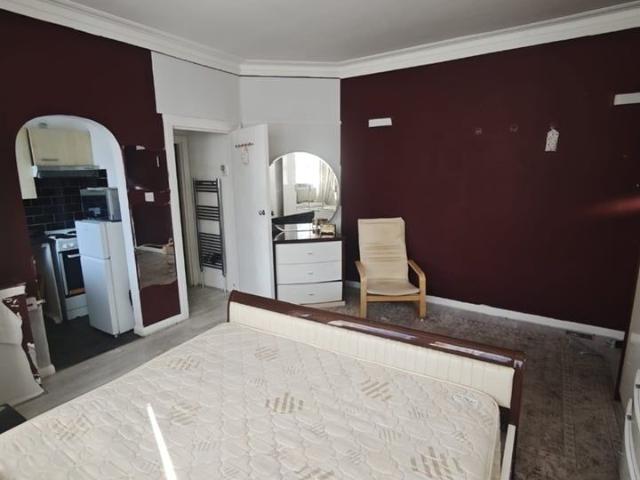 Studio Flat, HA1