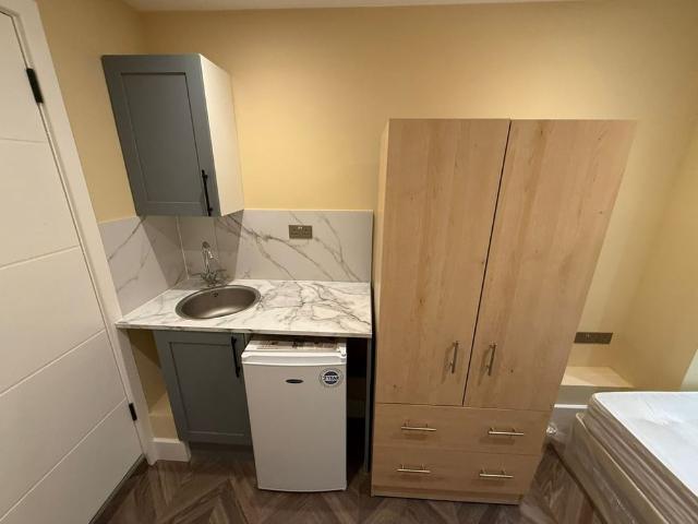 Studio Flat, Hanger Green, W5