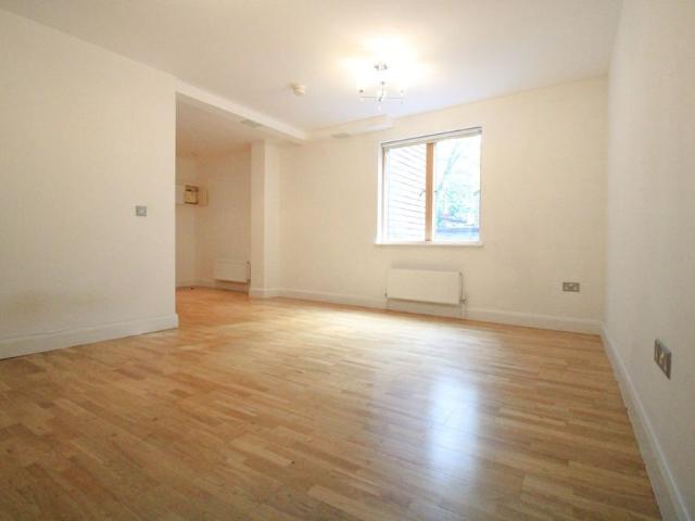 Studio Flat, Hackney Road, E2