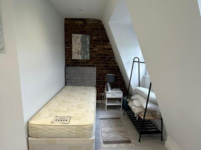 Studio Flat, Hackney Road, E2