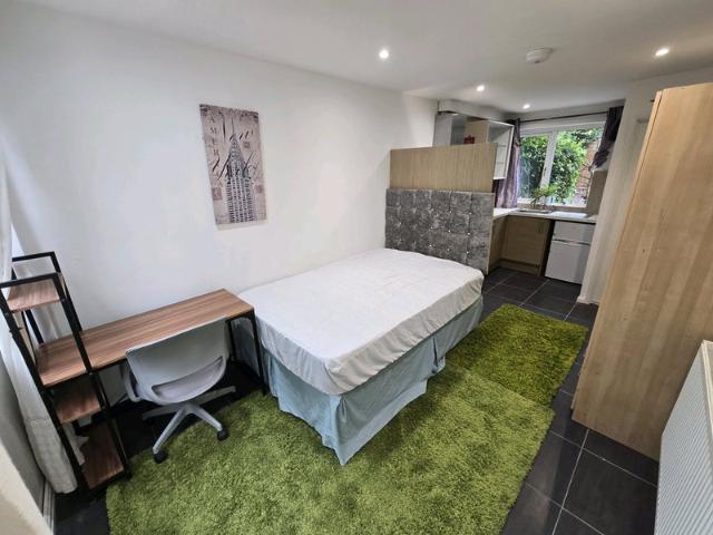 Studio Flat | Harborne | Q.E Hospital