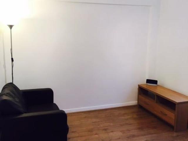 Studio Flat, Harrington Court, CR0
