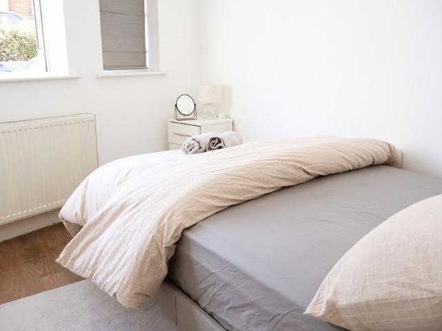 Studio Flat, Haydons Road, SW19