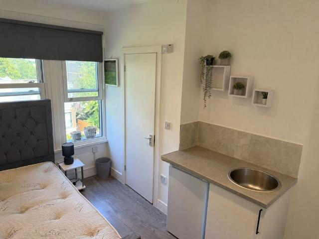 Studio Flat, Hazellville Road, N19