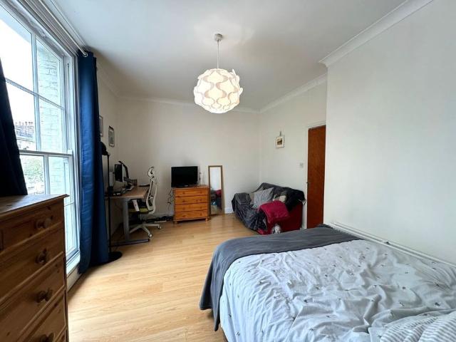 Studio Flat, Hemingford Road, N1