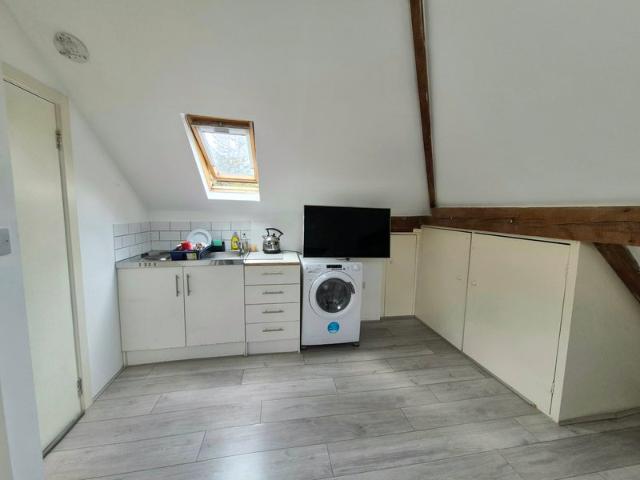 Studio flat.Hendon Central.All bills inc