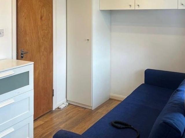 Studio Flat, Hendon Way, NW2