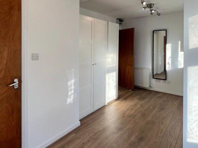 Studio Flat, Hendon Way, NW2